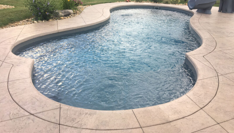 Pools with Built-in Splash Deck – Pool Design Construction and ...
